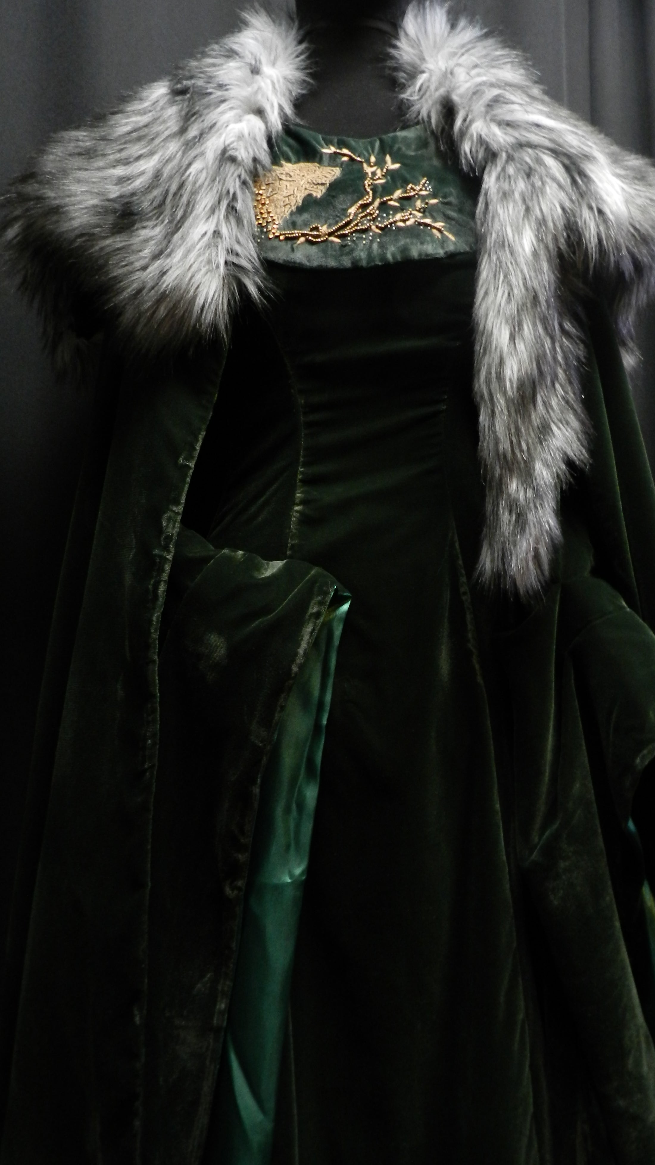 Inspired by Sansa Stark green velvet dress , embroidered wolf, shoulde ...