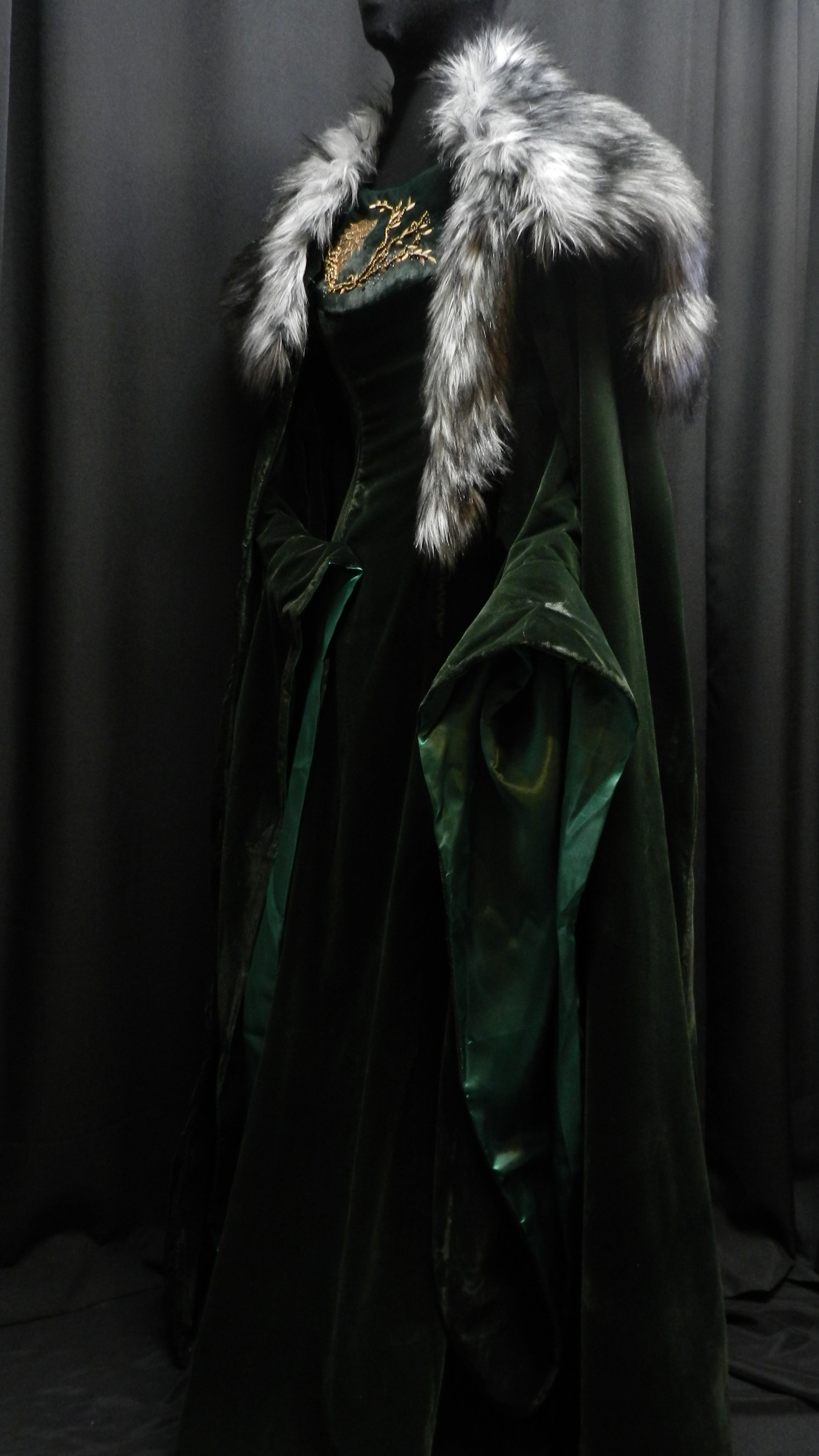 Inspired by Sansa Stark green velvet dress , embroidered wolf, shoulde ...